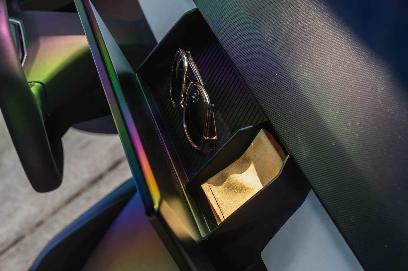 Tesla Cybertruck Behind Screen Storage Tray (Non-slip)