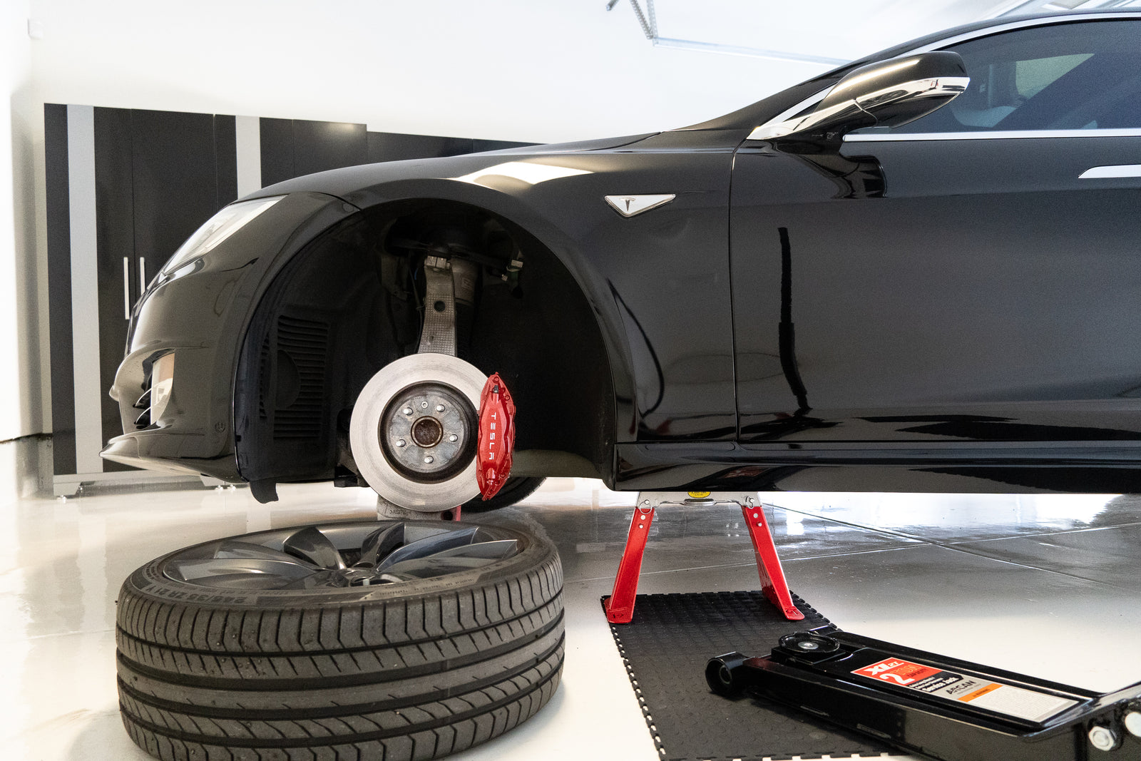 Tesla Jack Stands for your Model S, 3, X, Y: RED EDITION "RennStand"