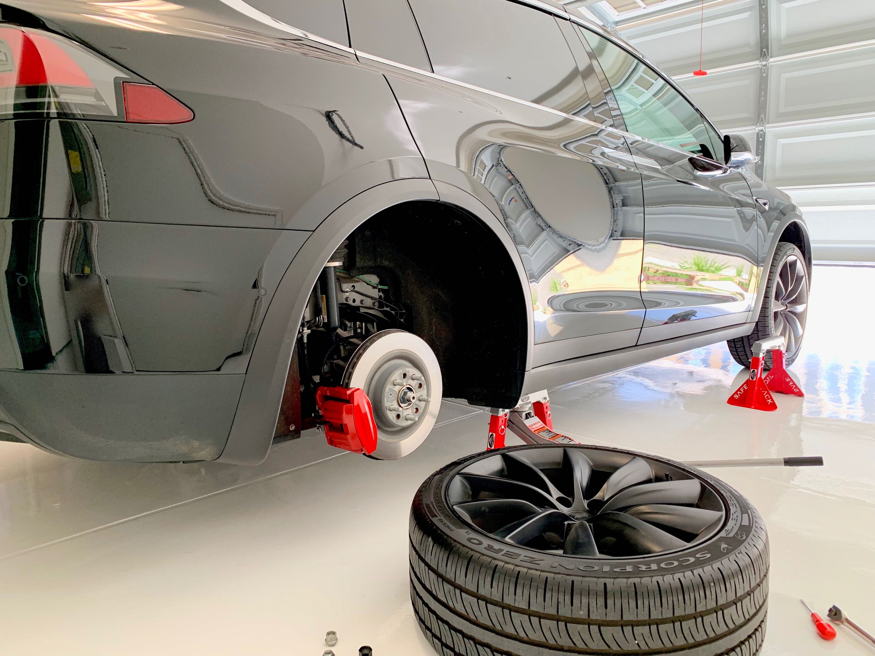 Tesla Jack Stands for your Model S, 3, X, Y: RED EDITION "RennStand"